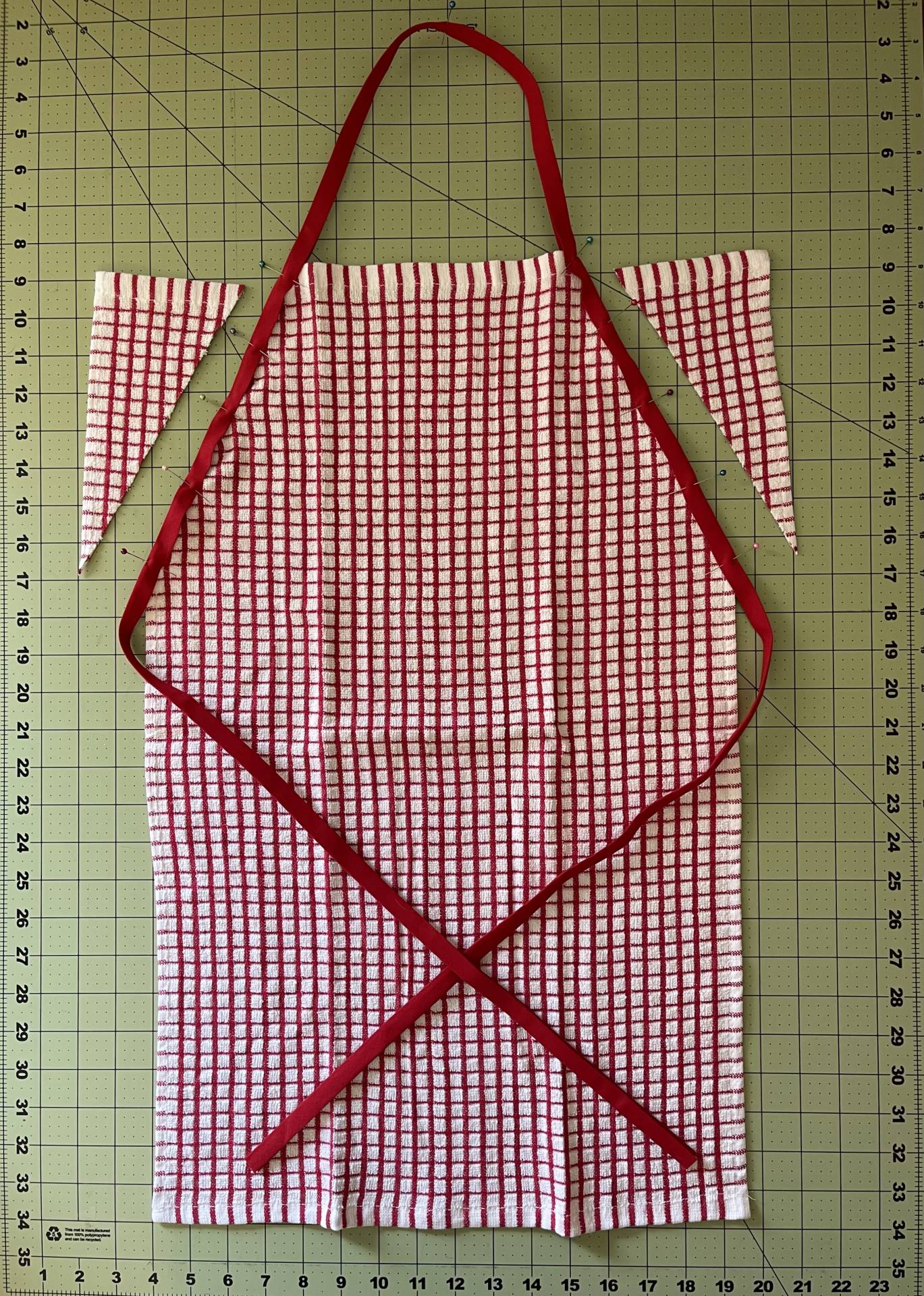 Dish Towel Apron for a Child - Free Printable Pattern! • Chocolate Box ...